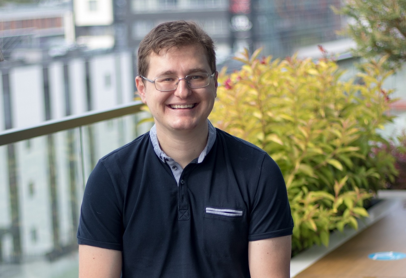 Maintaining the Illusion of Cloud at an Optimal Price - VMware Bulgaria